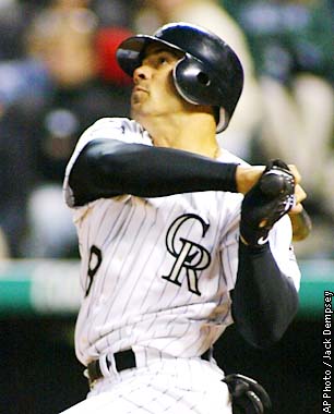 Estalella smacks Giants around / Former teammate hits 3-run homer, double