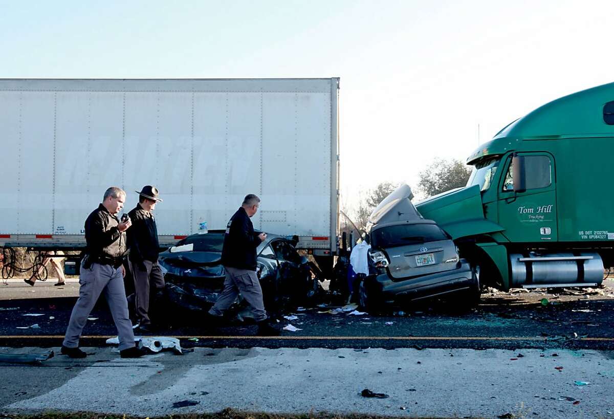 Florida I-75 pileup kills at least 10