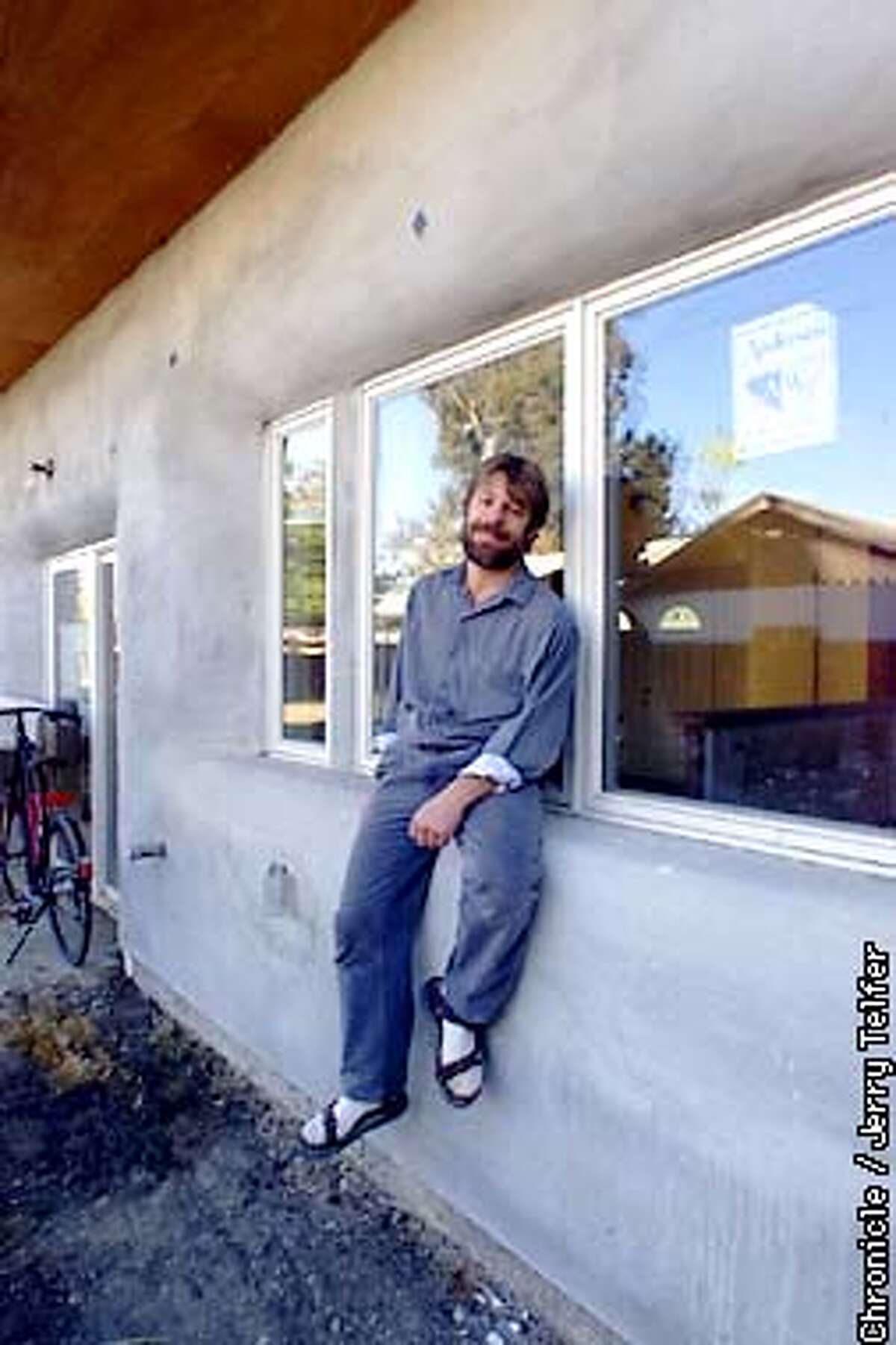 Dreams made of straw / A construction style begun by necessity has ...