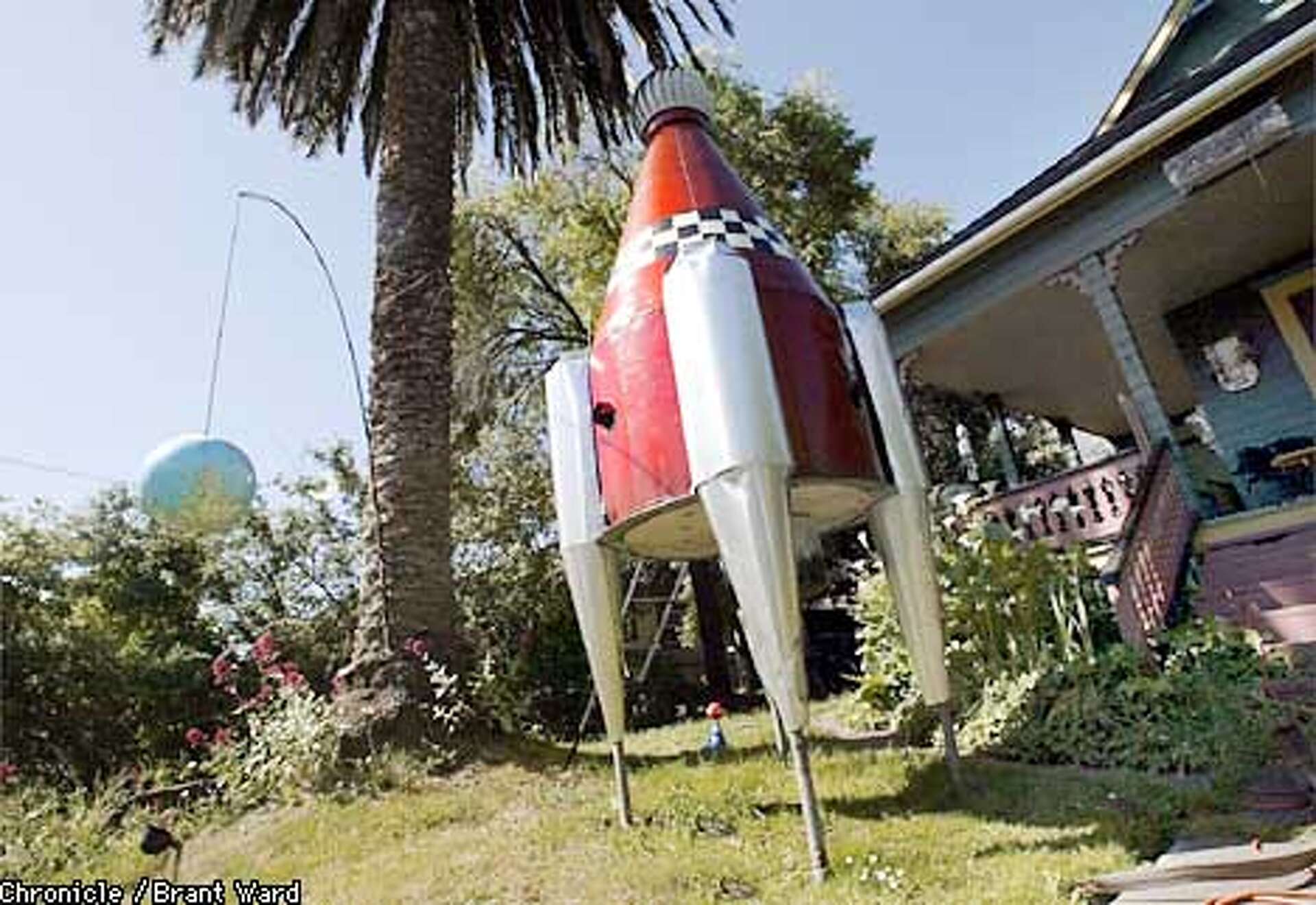 There's art on our lawn / Patrick Amiot takes junk to new heights and ...