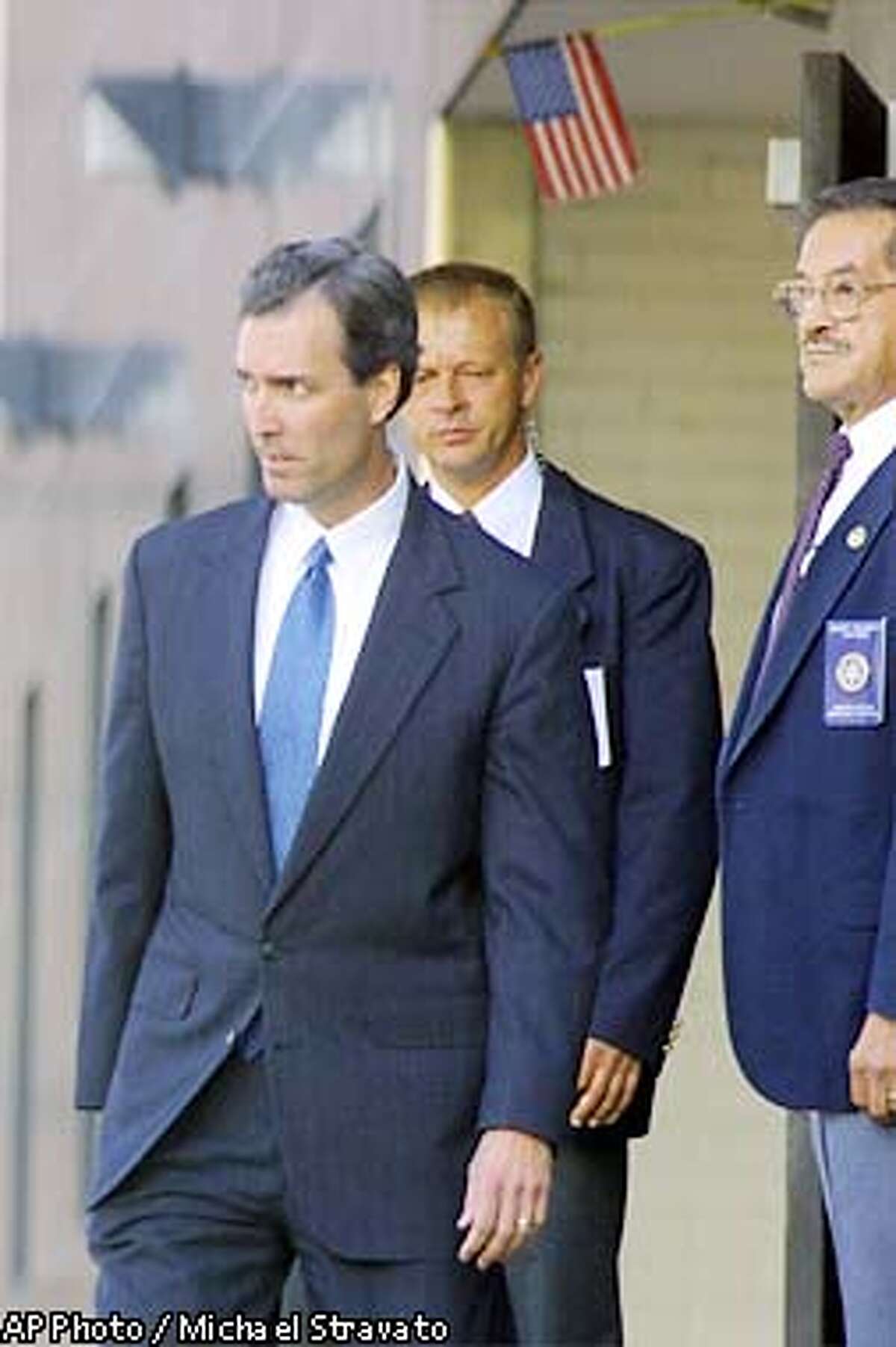 Andersen official blames fear of lawsuits for shredding / Stock ...