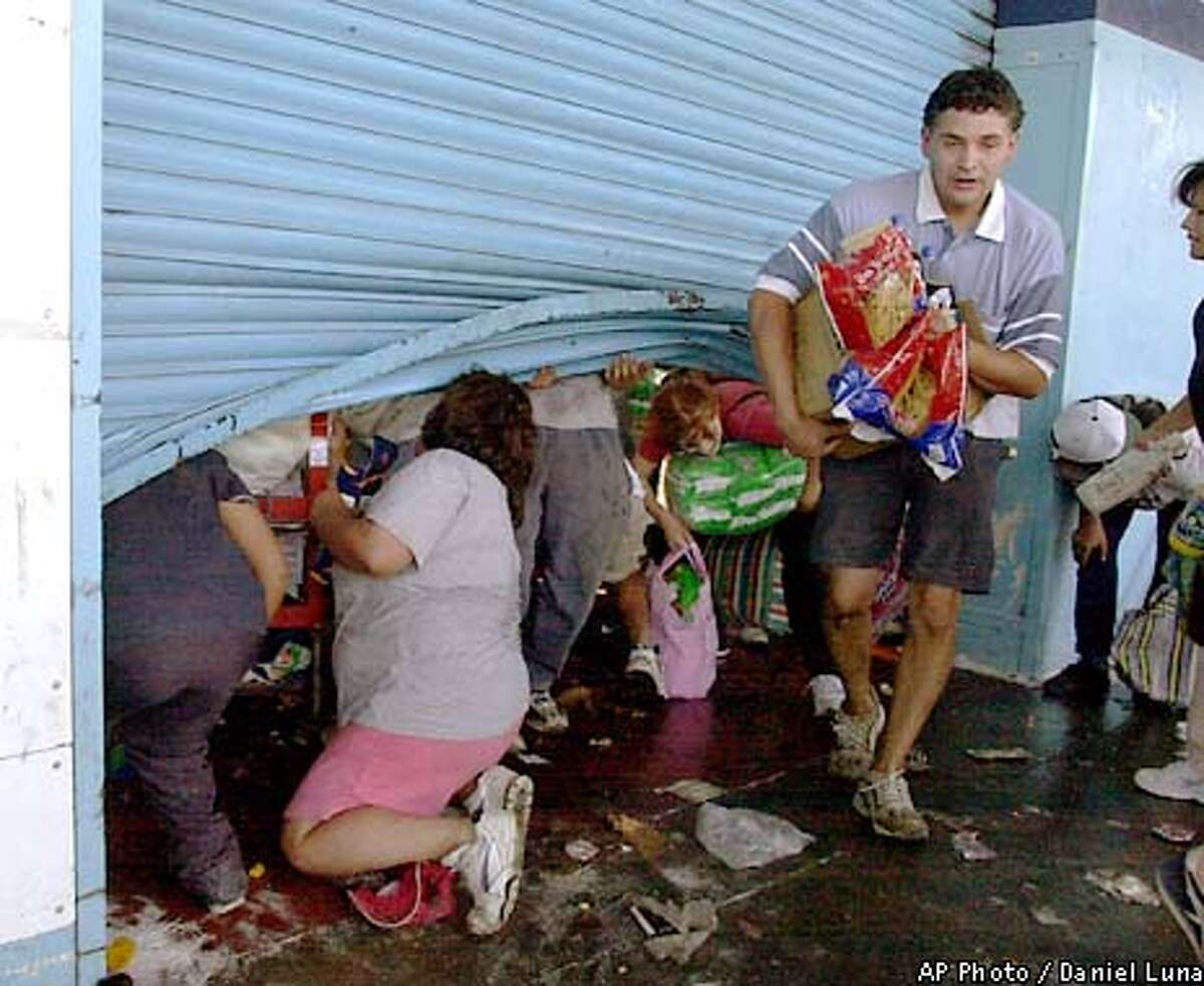 Food riots surprise regime in Argentina / Widespread looting prompts ...