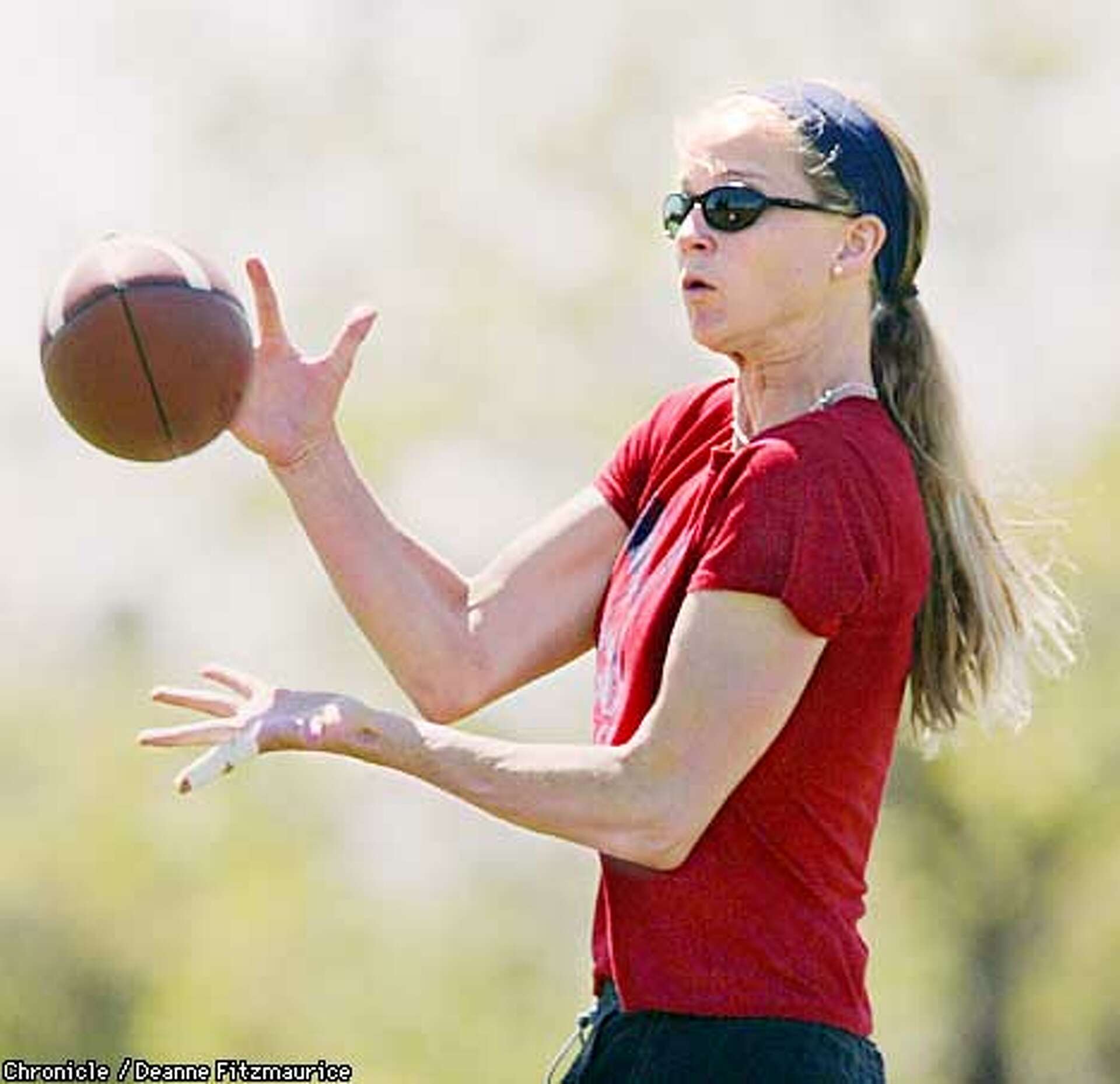 SPORTS / Women line up for football team
