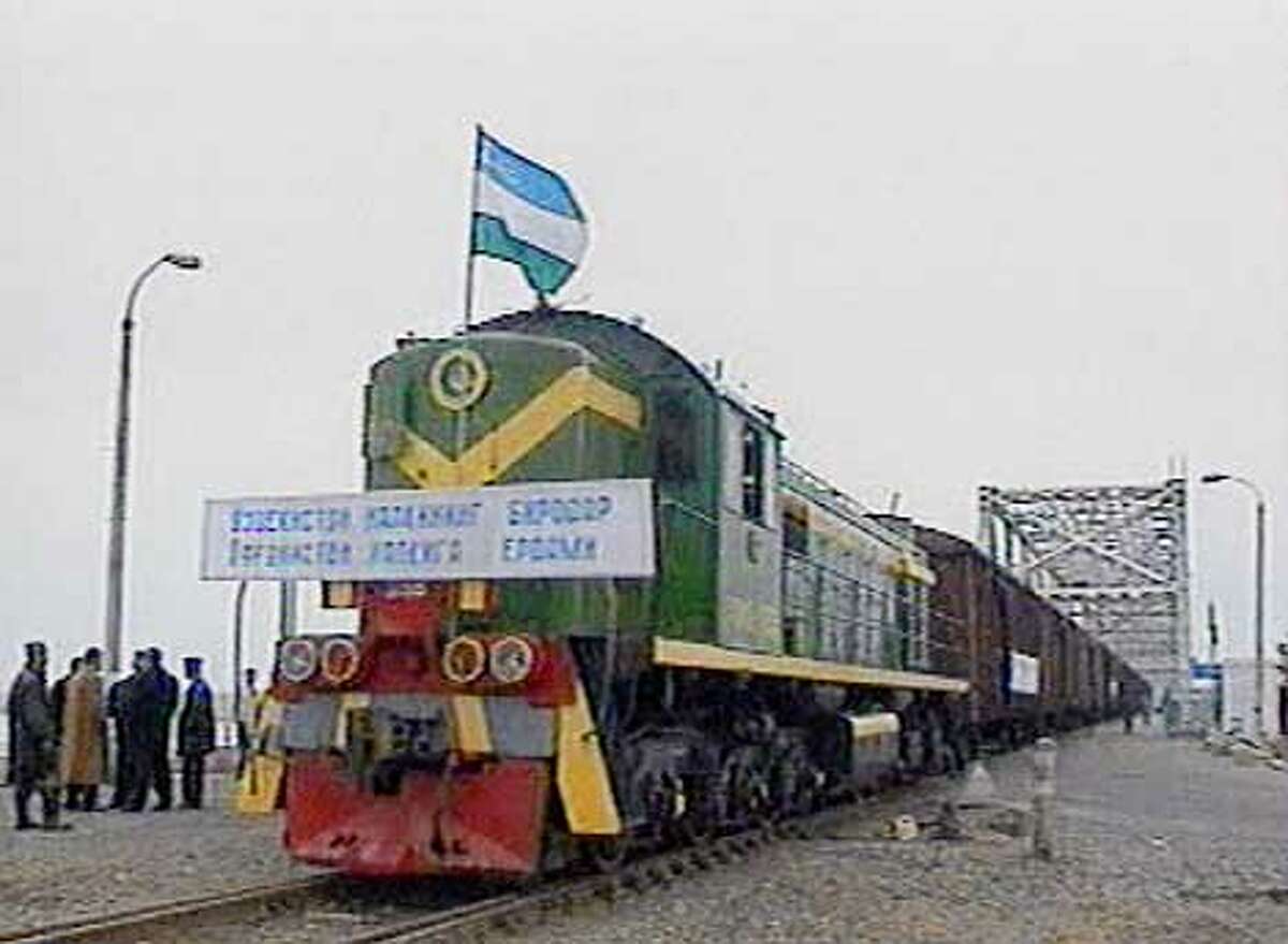 Friendship Bridge gets a second life / Afghan-Uzbek supply route reopens