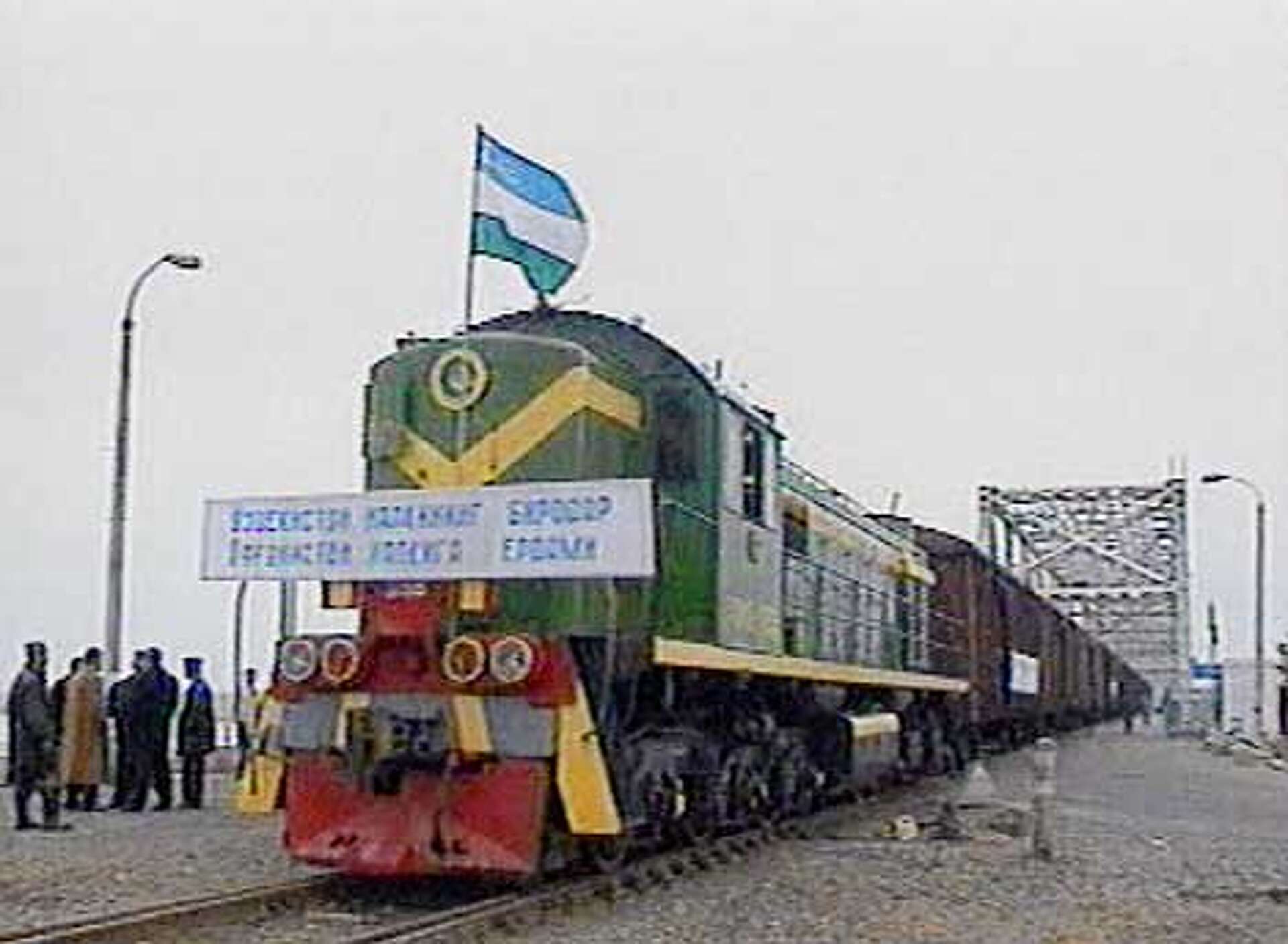 Friendship Bridge gets a second life / Afghan-Uzbek supply route reopens