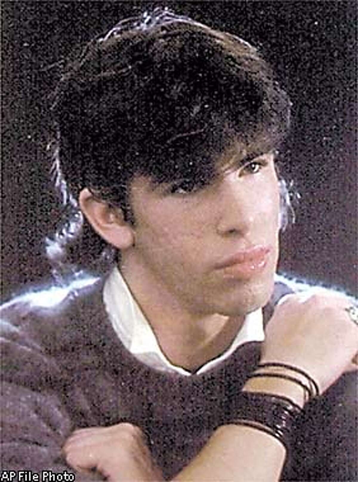 U.S. probes bomb error - 3 Green Berets killed / Friendly-fire deaths ...