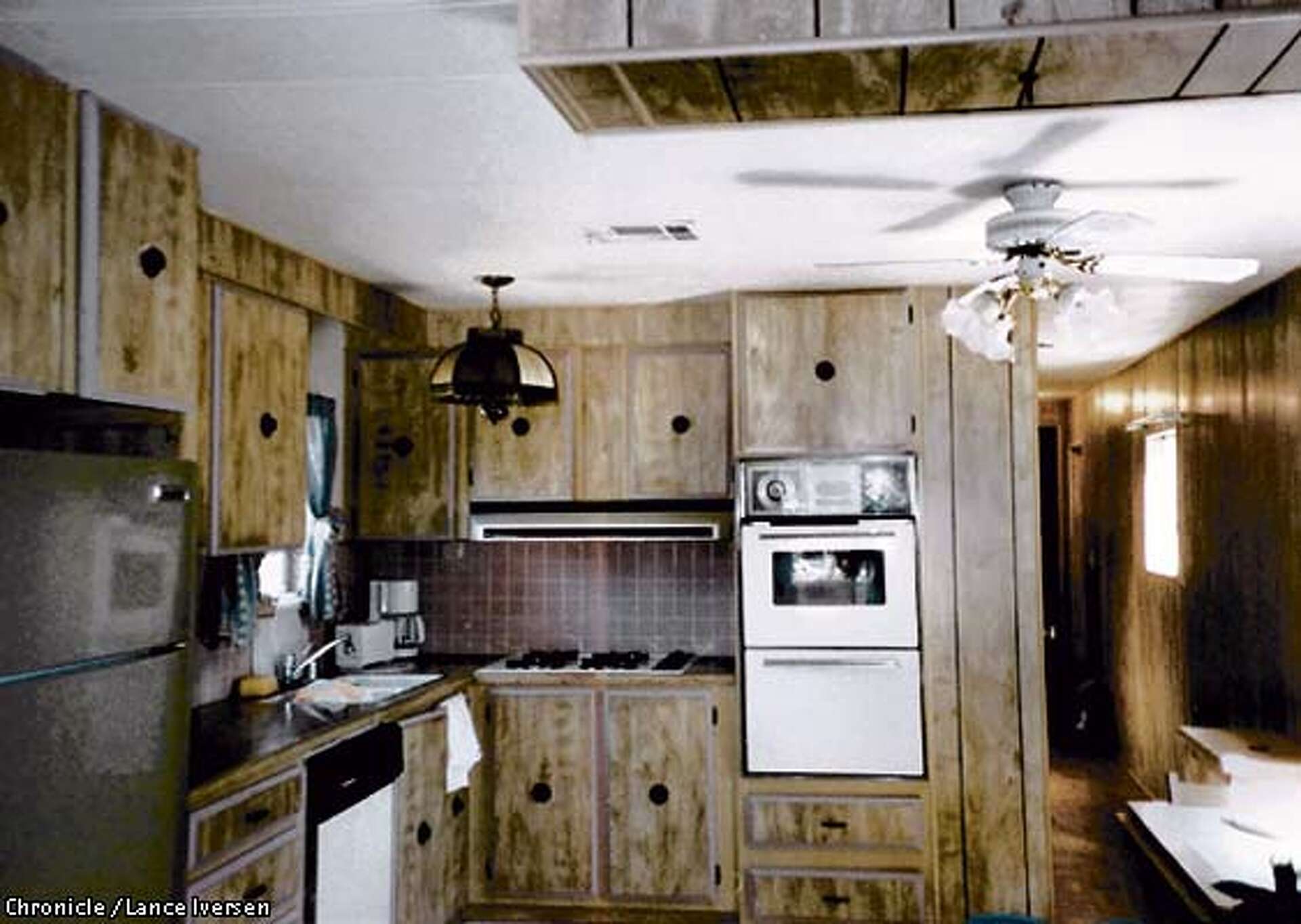 Trailer chic / Aging ex-hippie remodels classic single-wide into classy ...