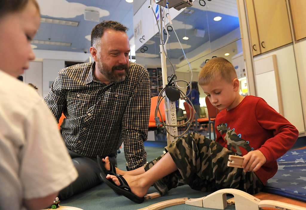 Helping hospitalized kids cope and re-enter school