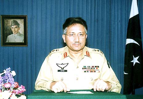 Pakistani president asks for second term through referendum / Rivals ...