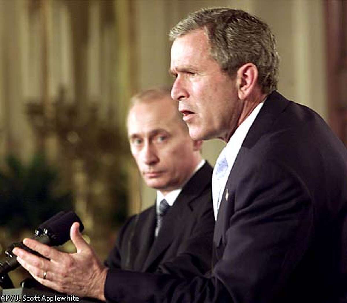 Bush, Putin promise two-thirds cut in nuclear stockpiles