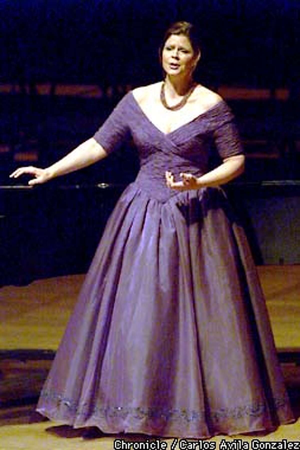 Graham passionate in 'Poeme' / Mezzo, Symphony pair for rare performance