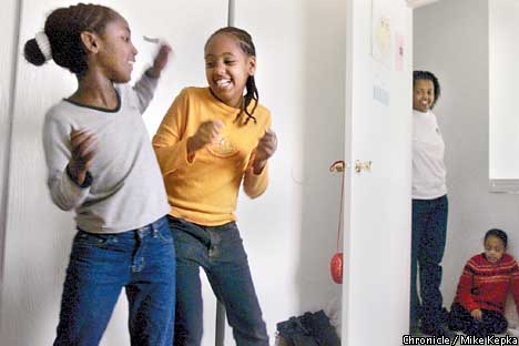 Catch a rising star / Program recruits inner-city kids to show off ...