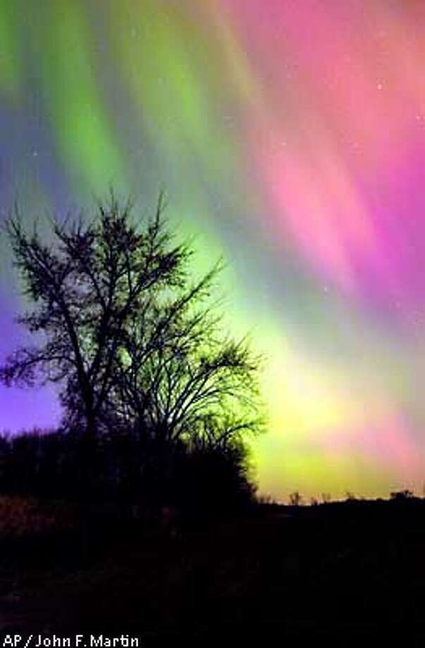 Rare Northern Lights illuminate night sky / Solar flare puts aurora ...
