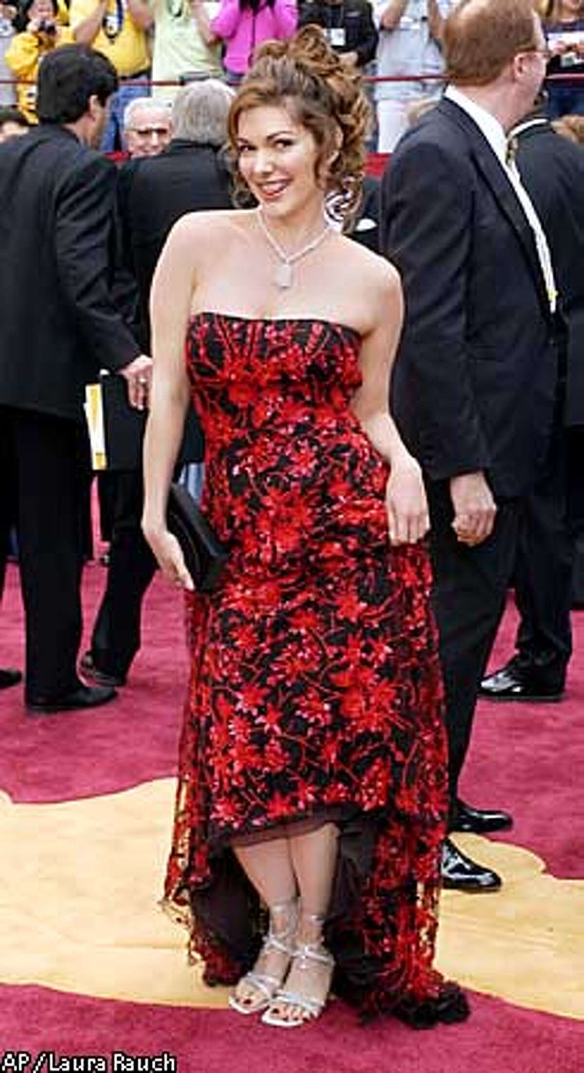 Beauty in bloom on the red carpet / Berry, Winslet radiant in flower ...