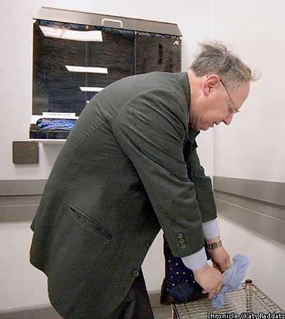 Applied Materials' new lab opens today / Center to produce complete ...