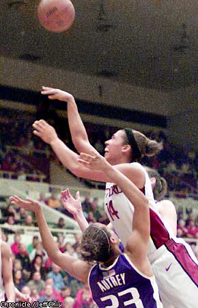 NCAA TOURNAMENT PREVIEW / Stanford Women / Happy to be at home