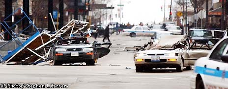 A deadly collapse in Chicago / Falling scaffolding crushes 3 in cars ...