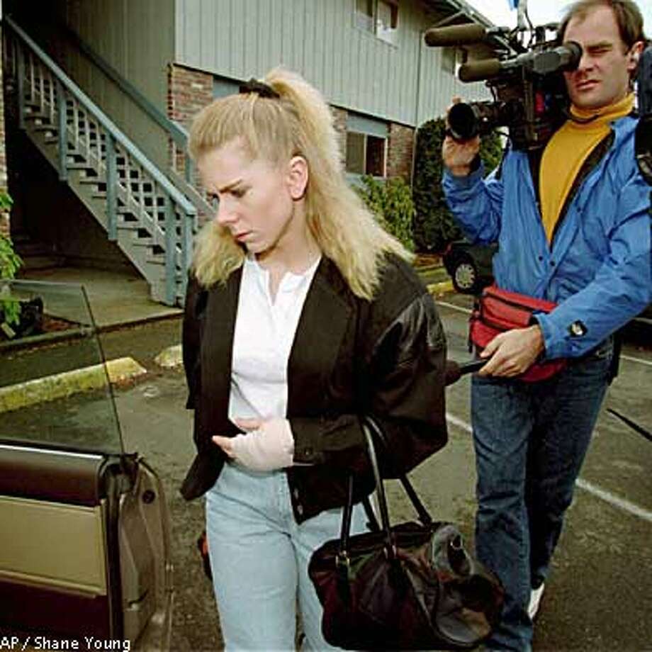 OPEN SEASON / Tabloid queens will put up their dukes - SFGate