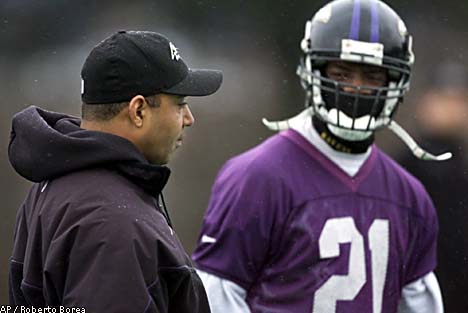 NFL / Bucs, Lewis hammer out details