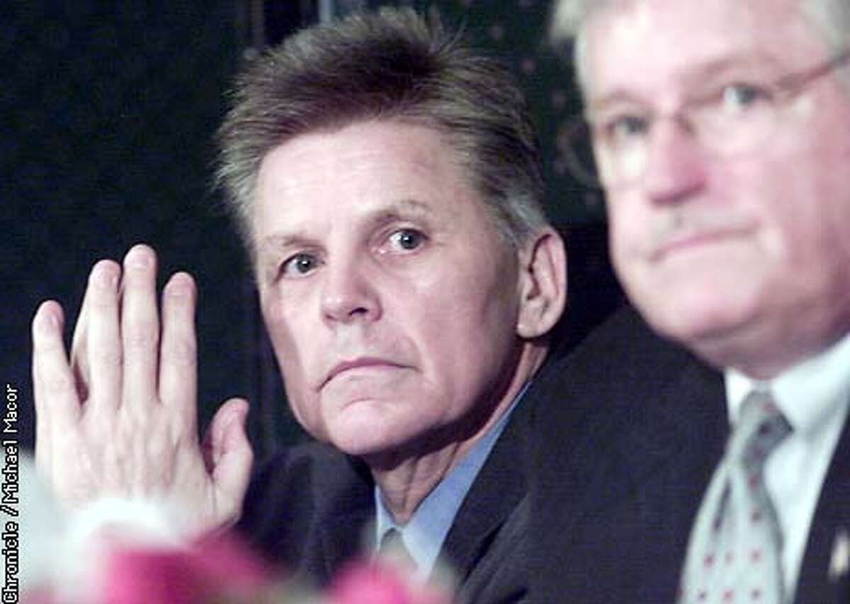 Media pack keeps Condit on tightrope