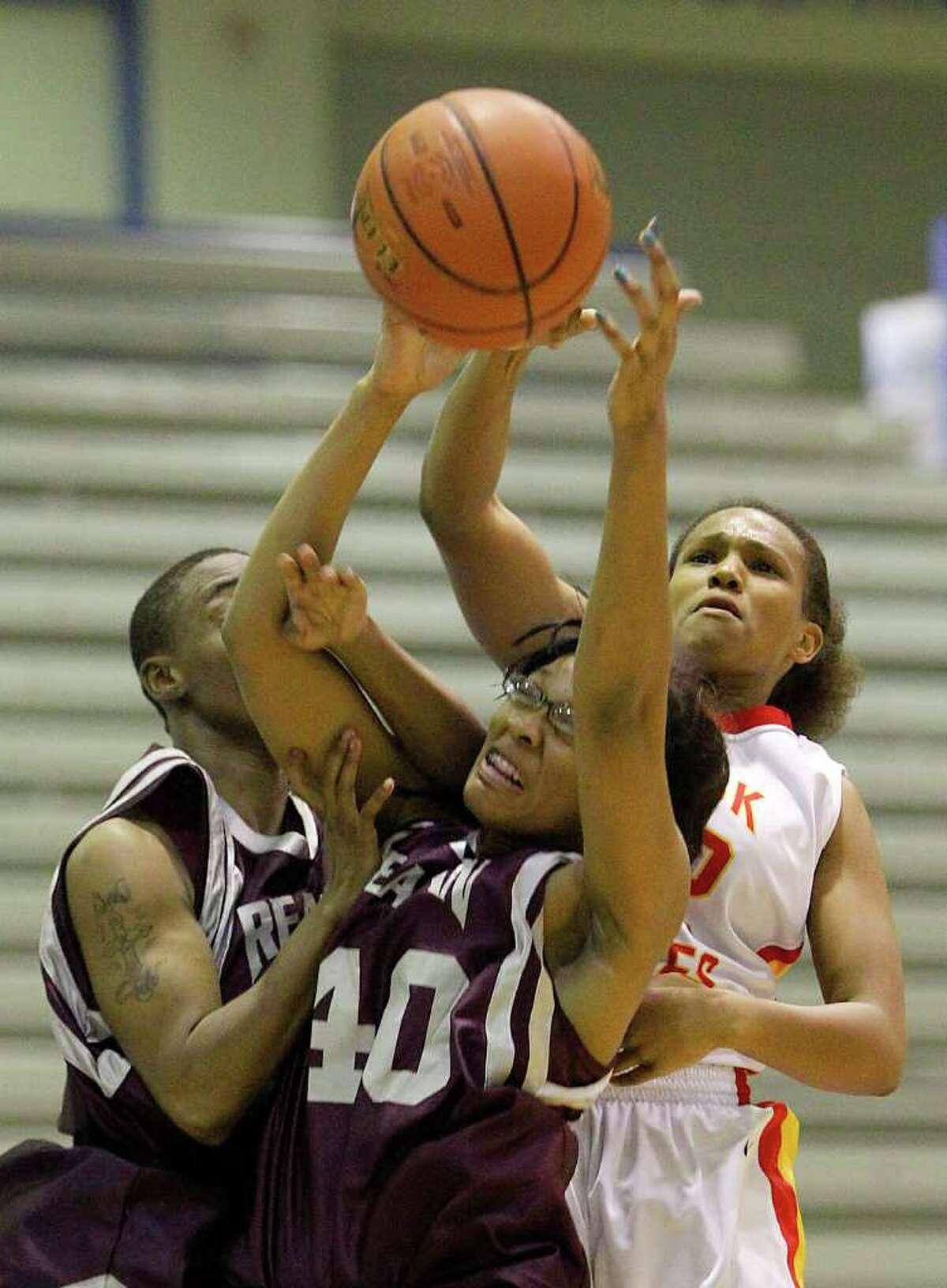 Reagan girls press way past Yates in 21-4A hoops