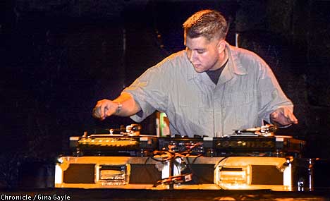 Turntable skills put to DMC test / Atlanta DJ scratches his way to top