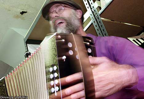 'Yes! Accordions!' / The squeeze box is making a comeback in the East Bay