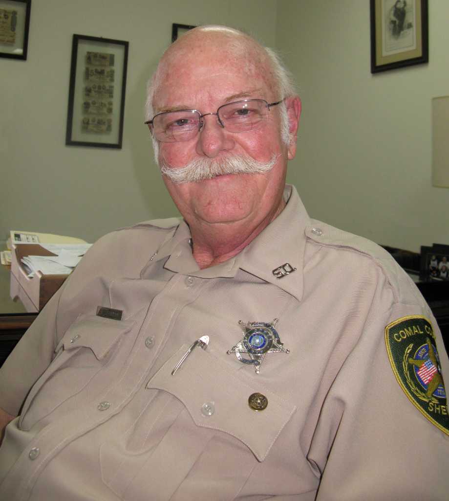 Barber-turned-peace officer giving up gun, keeping clippers