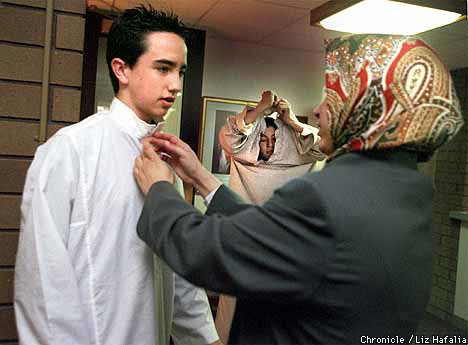 REFLECTING ON RAMADAN / Group raises awareness of Muslim observance