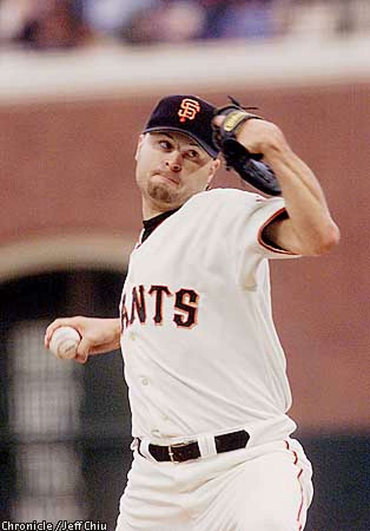 Schmidt's gem carries Giants past Pirates / S.F. extends win streak to ...
