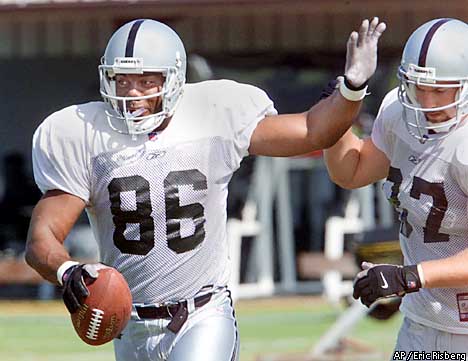 New tight end likes his chances / Williams fitting in nicely with Raiders