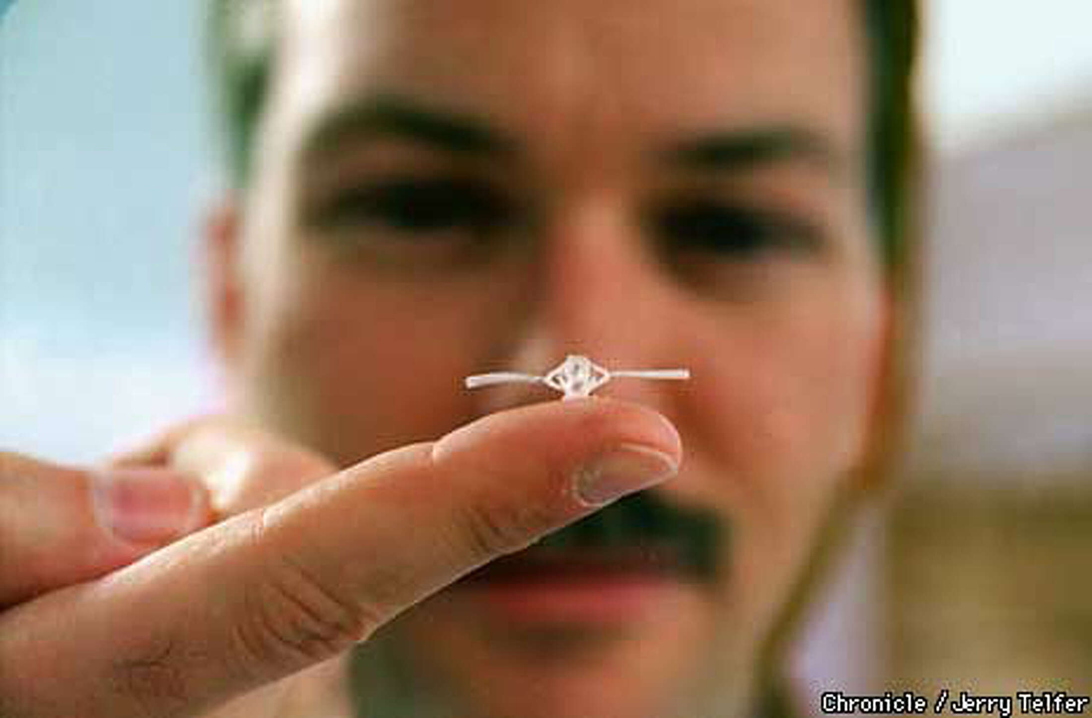 Spy Fly / Tiny, winged robot to mimic nature's fighter jets