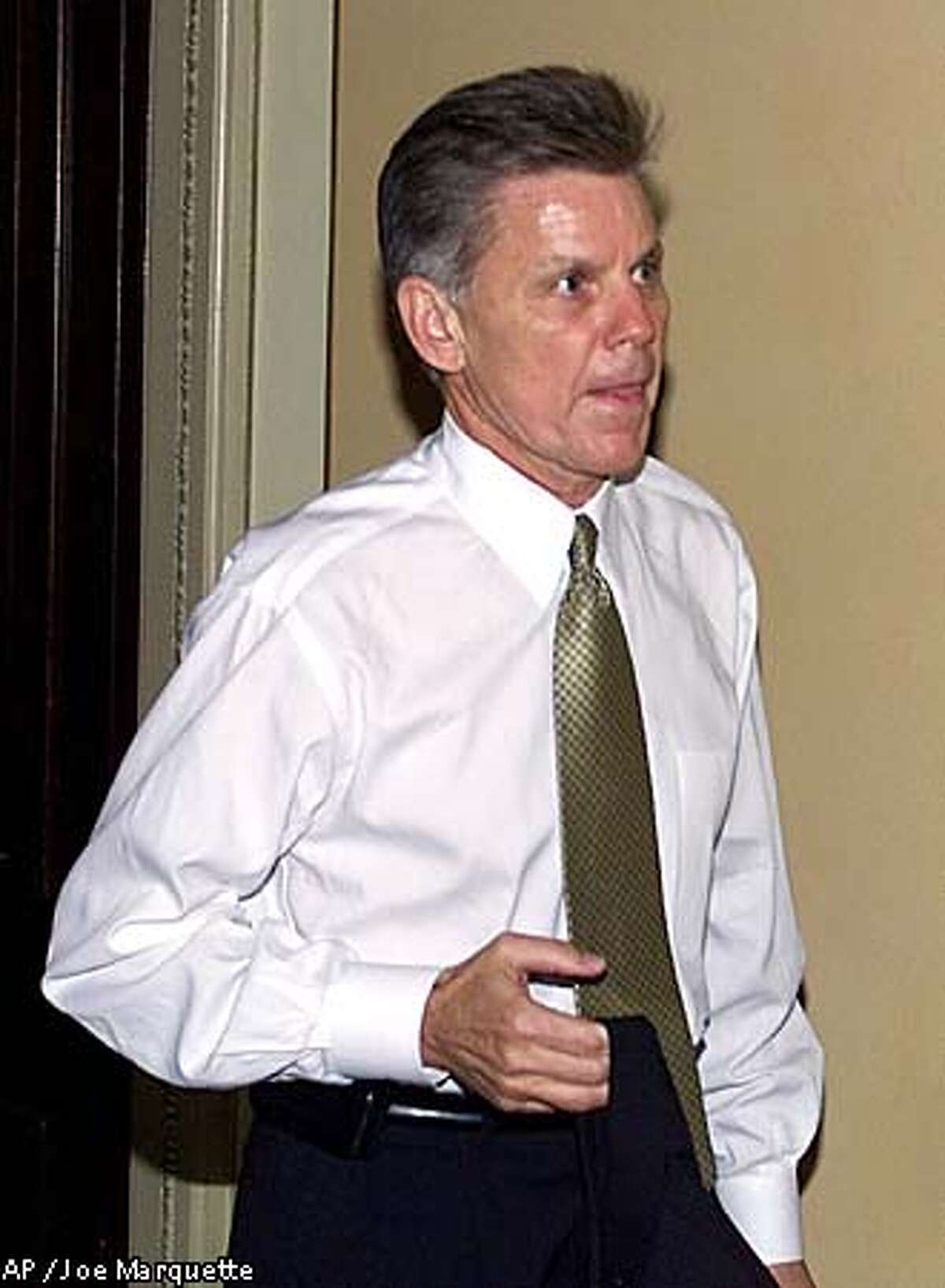 Police search Condit's Wahington apartment / Investigators seek DNA ...