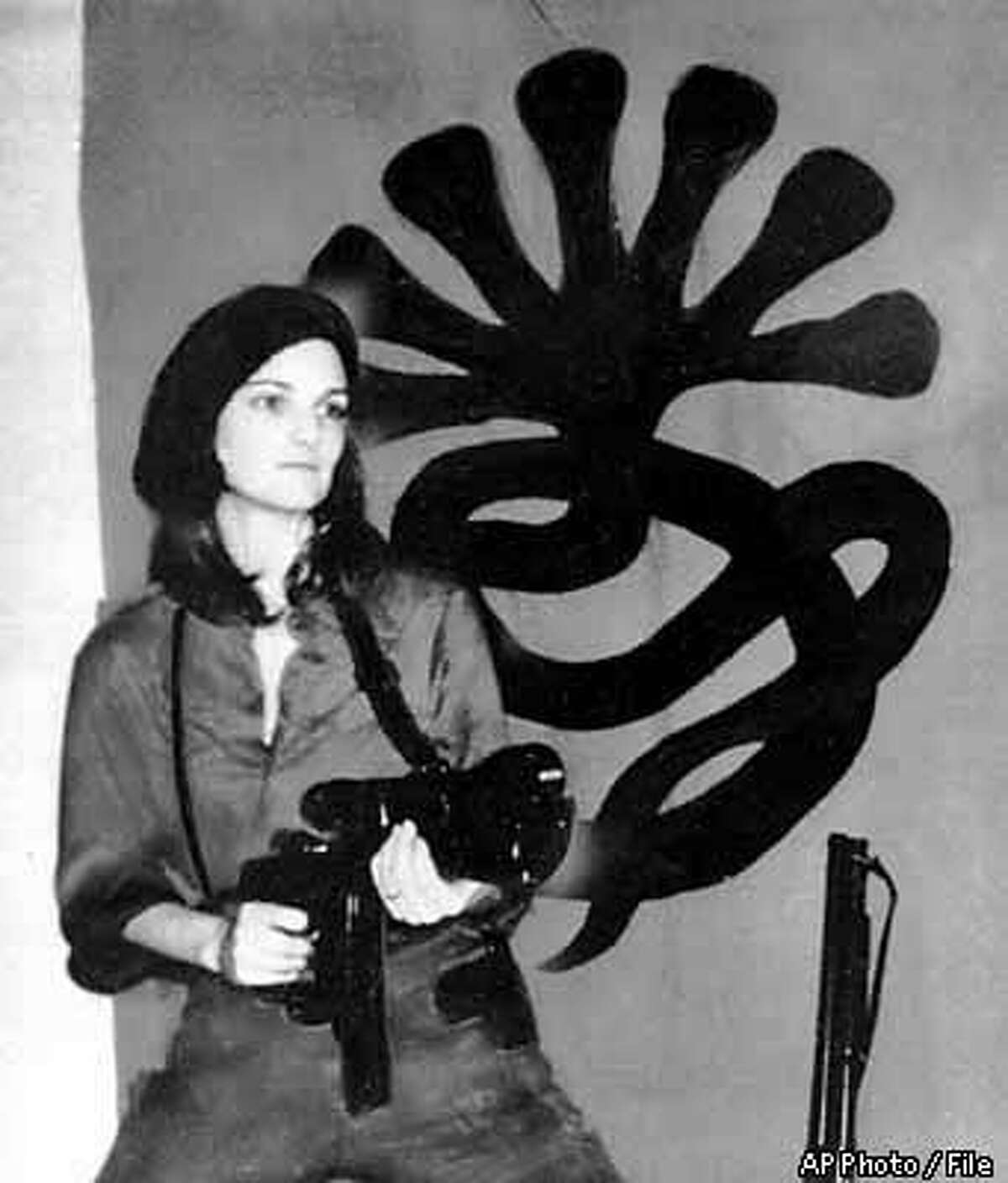 Carter Asks Clinton To Pardon Patty Hearst