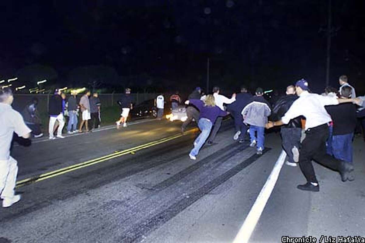 Revved-up renegades / Hundreds of street racers line up to defy threats ...