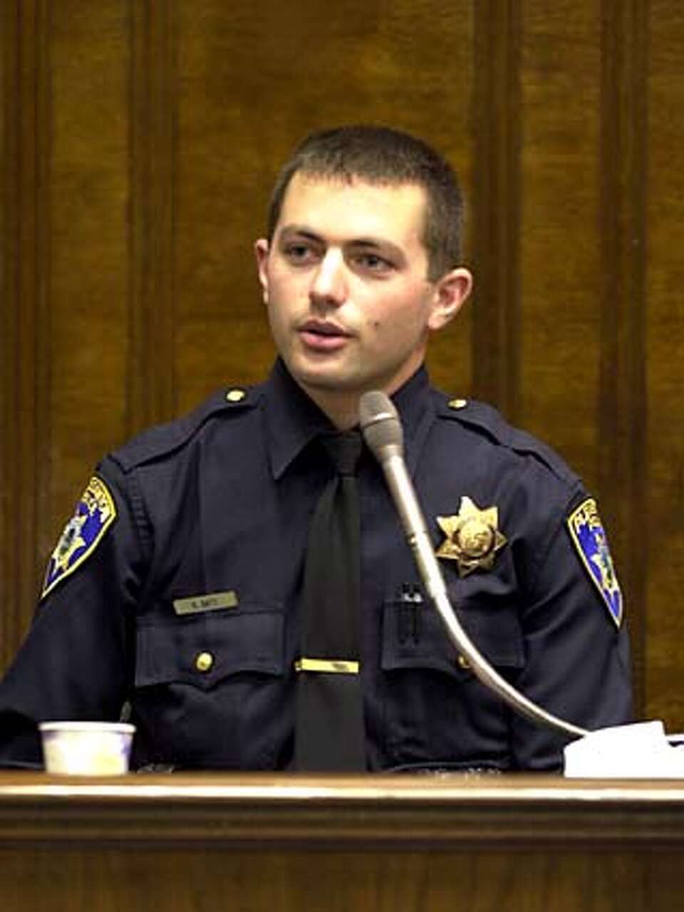 Ex-rookie cop tells of police abuse / Attacks and filing of false reports