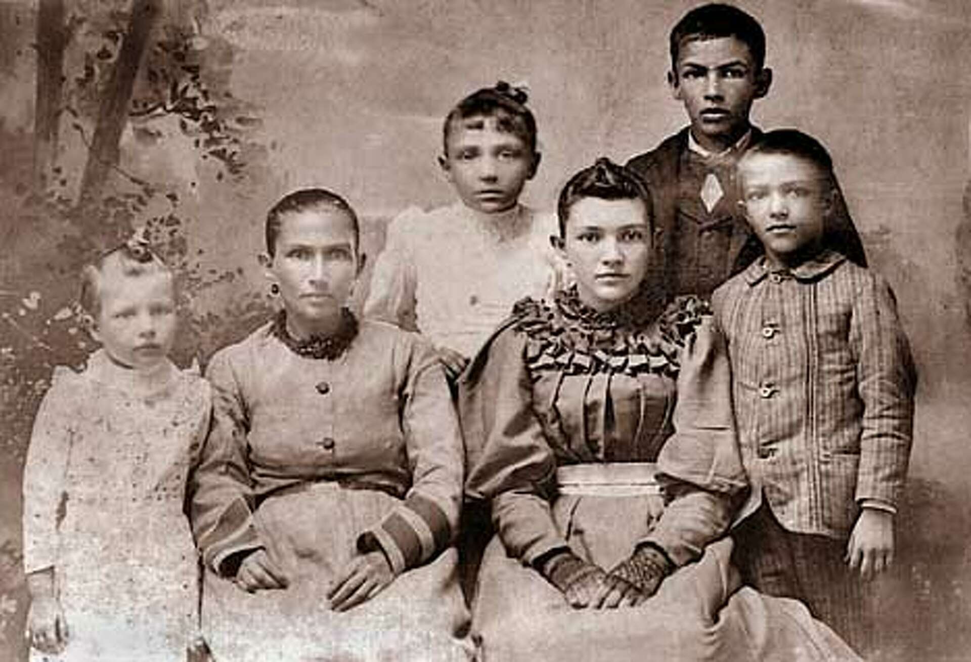 Tracing her roots / Lalita Tademy quit the corporate life to write a ...