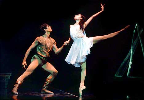 'Othello' plays to Ballet's strengths / 'Grand spectacle' praised in Paris