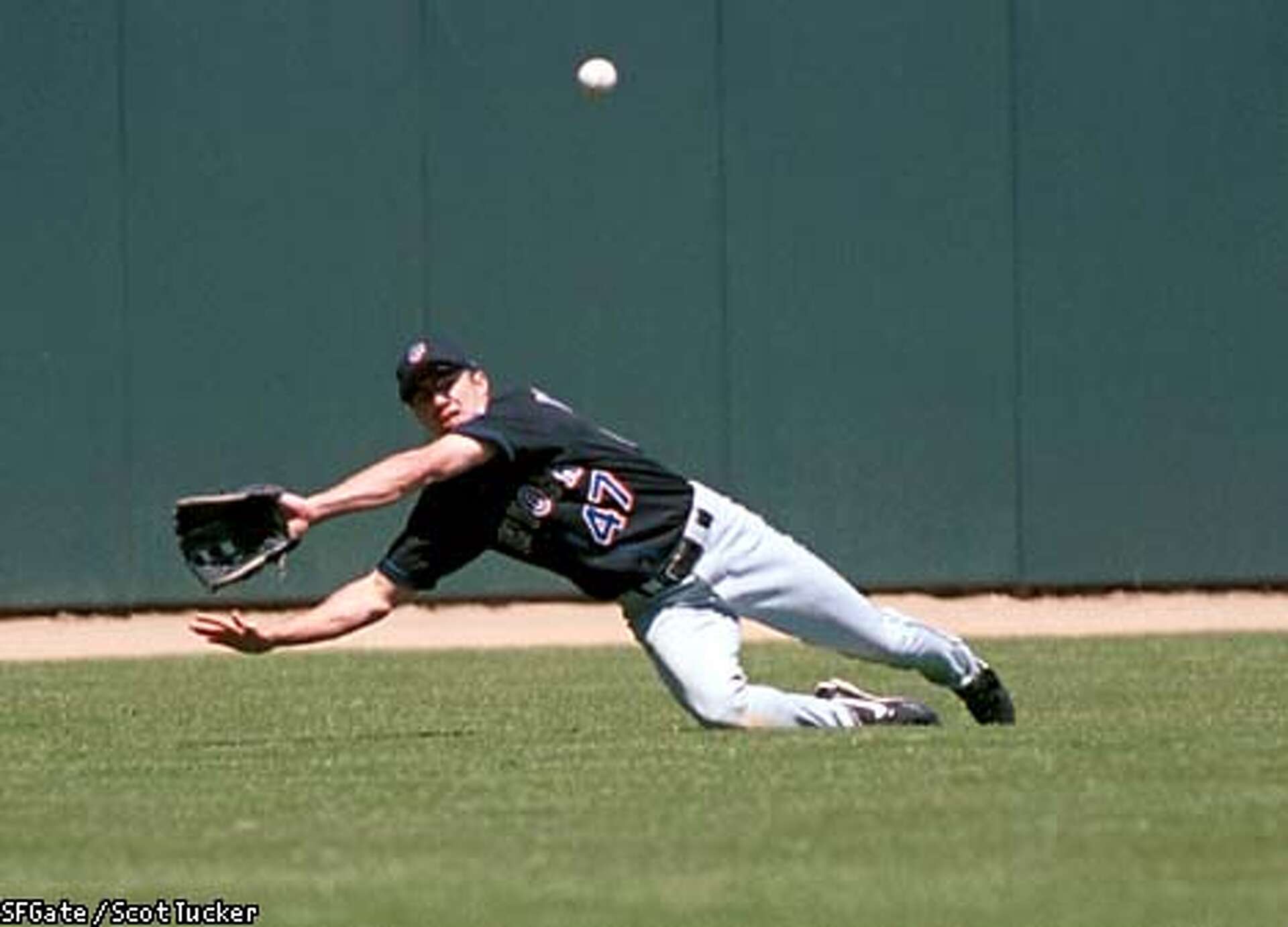 Giants lose Estes, drop Mets again / Tendinitis lands lefty on DL ...