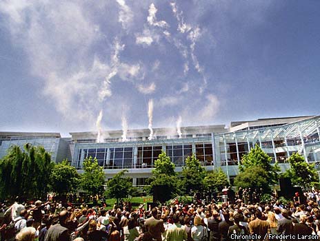 Metreon Blasts Off / Sony's $85 million entertainment complex opens to ...