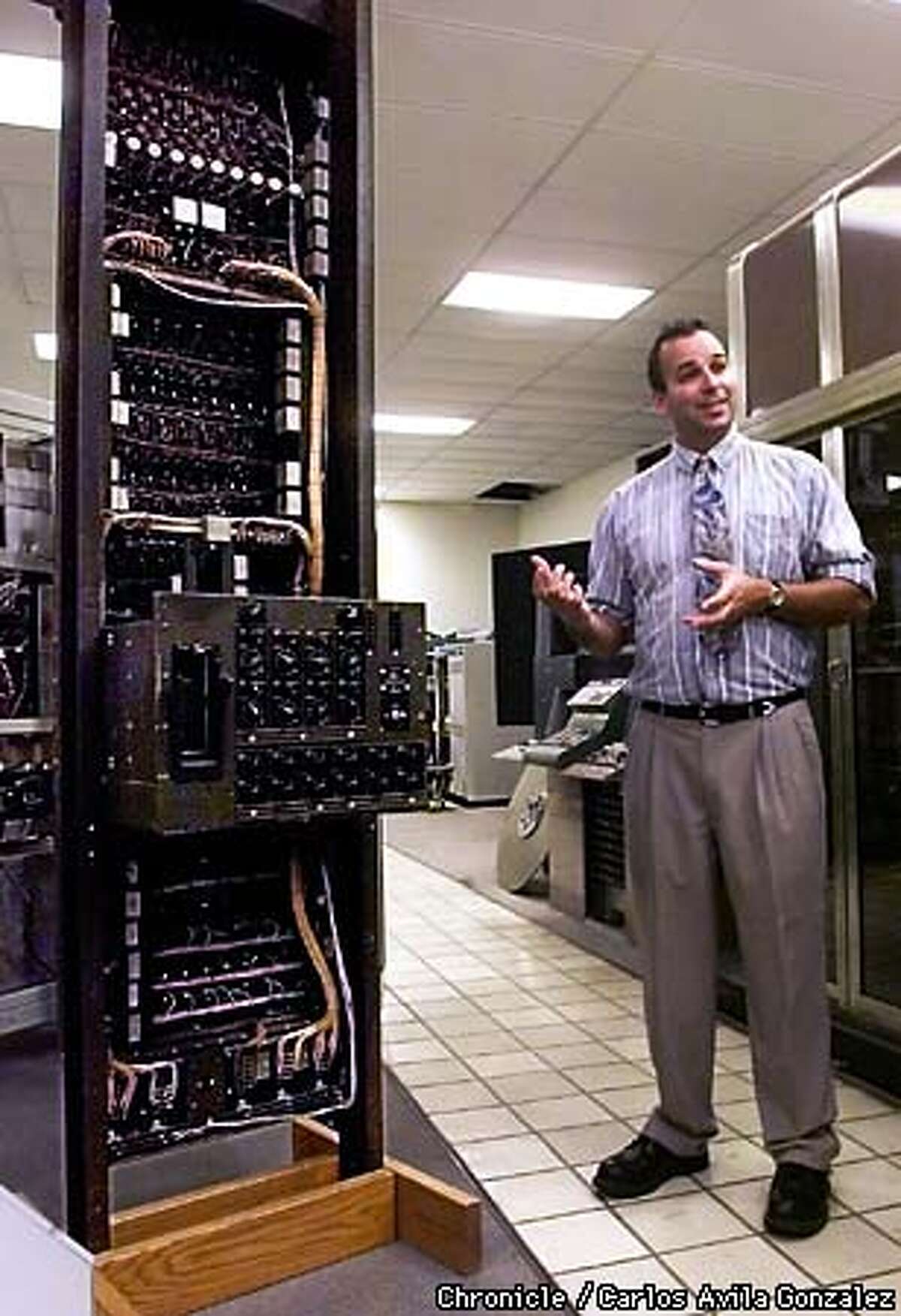 Computer Valhalla / Moffett Field museum houses electronic artifacts ...