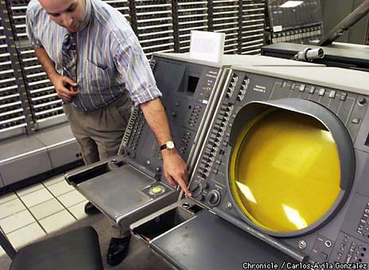 Computer Valhalla / Moffett Field museum houses electronic artifacts ...