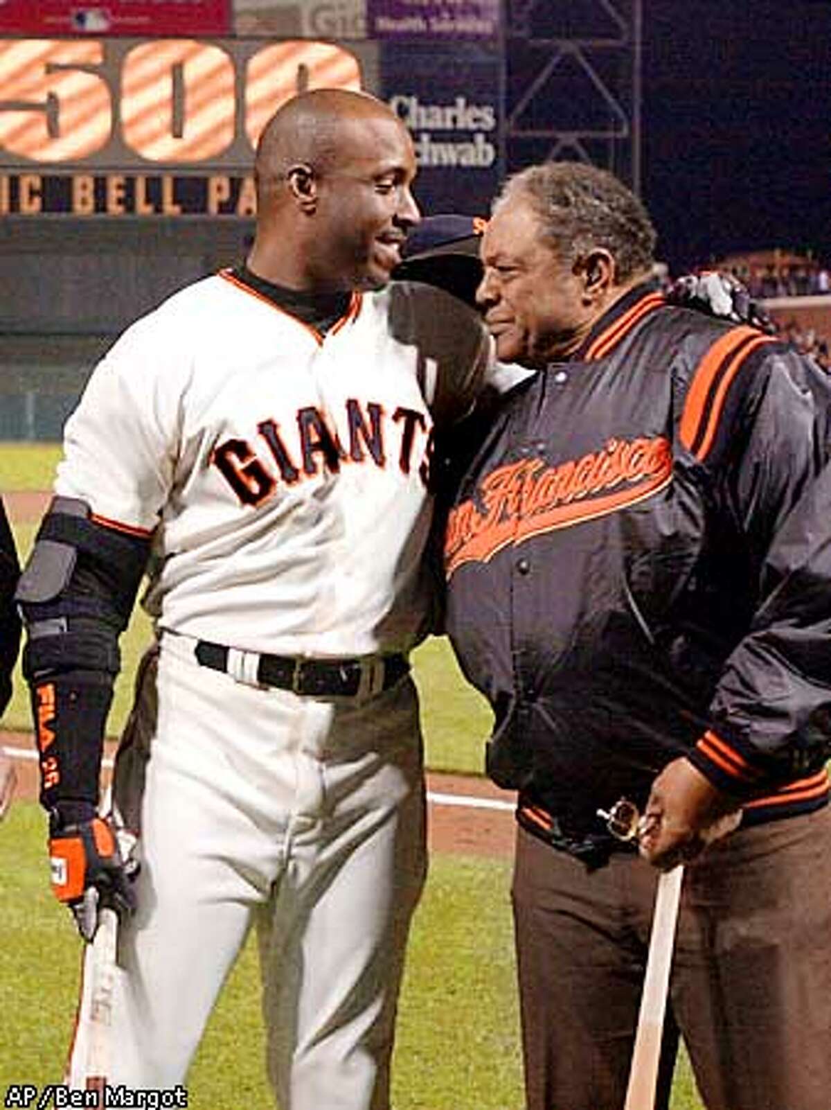 Gallery: Bonds' Historic Homer