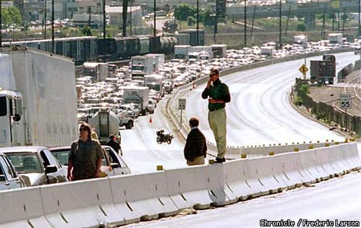 Freeway Pileup / 28 hurt in Oakland chain-reaction wreck