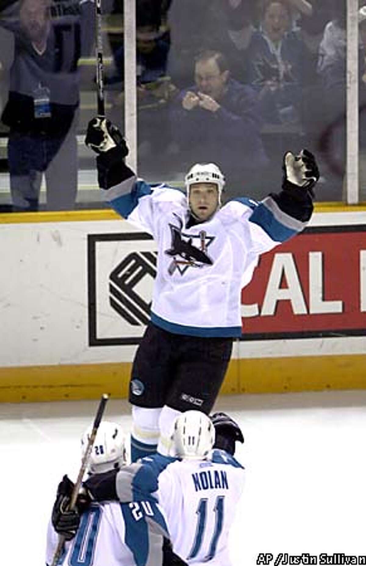 San Jose's Offense Wakes Up / Selanne burns former teammates with hat trick