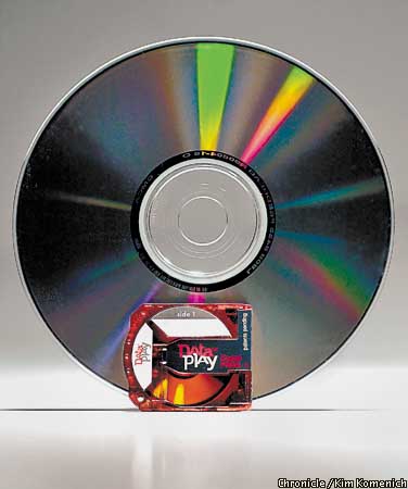 DIGITAL DOWNSIZING / New DataPlay format makes CDs look big