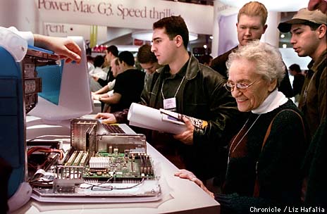 Mac's Life-Saver / Computer that rescued apple unveiled in 5 new colors