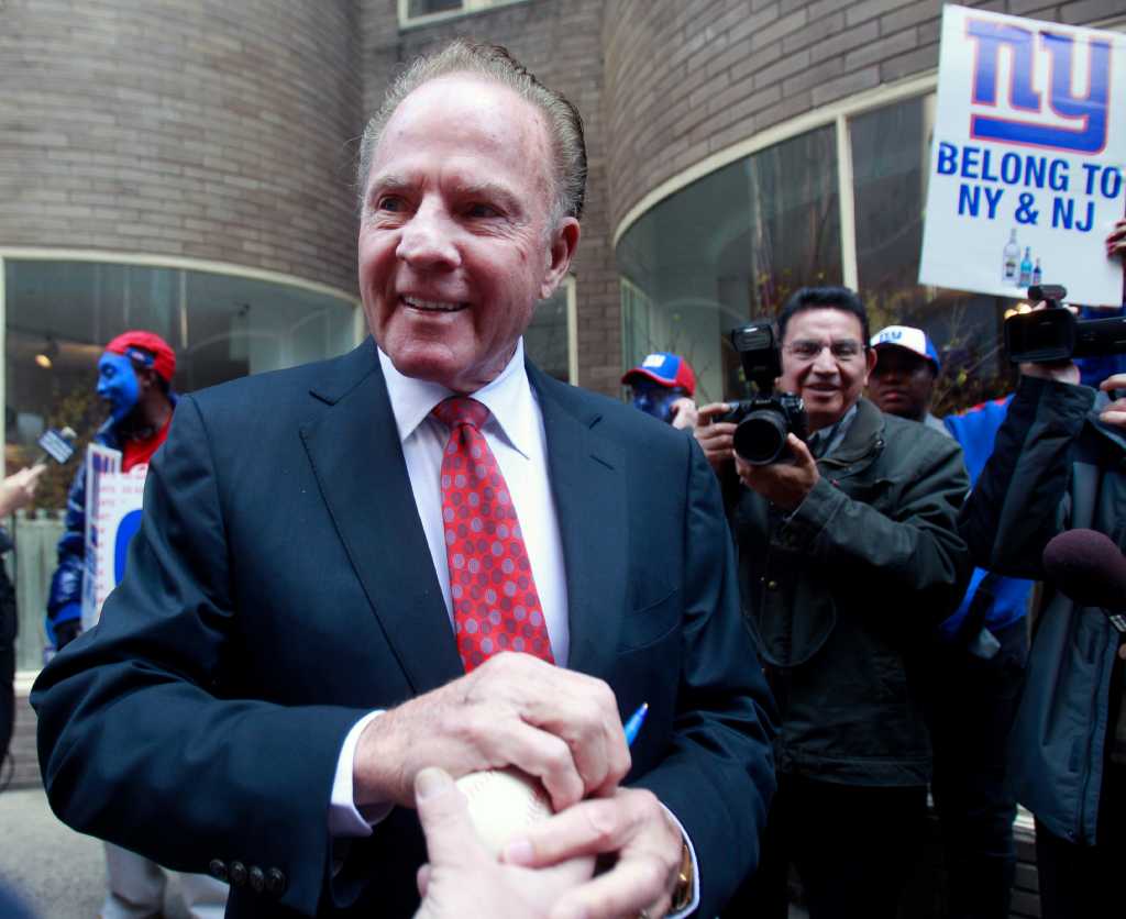 Gifford goes with Eli as best Giant QB