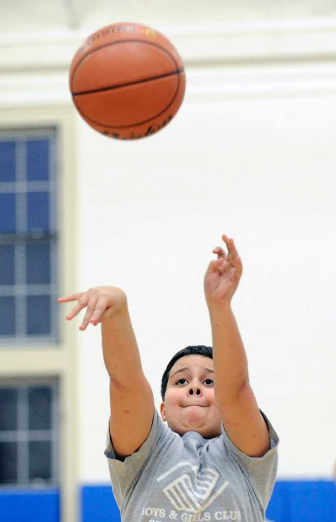 Nothin' but net: Kids win Greenwich free throw challenge