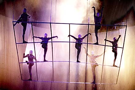 "O" What A Splash / Fire, Water Dancing In Air At Cirque Du Soleil's ...